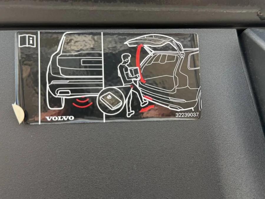 Pelēks Volvo V90 2018 Rīga, ar dzinēja tilpumu 2.00 L un nobraukumu 157 tūkst. km par 19990 €, foto 26 vietnē AUTOMOTO.COM.LV