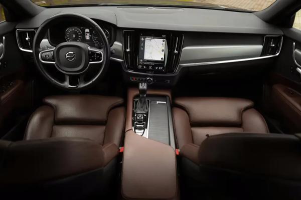 Pelēks Volvo V90 2018 Jelgava, ar dzinēja tilpumu 2.00 L un nobraukumu 187 tūkst. km par 15000 €, foto 7 vietnē AUTOMOTO.COM.LV