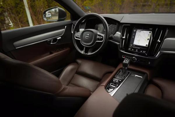Pelēks Volvo V90 2018 Jelgava, ar dzinēja tilpumu 2.00 L un nobraukumu 187 tūkst. km par 15000 €, foto 8 vietnē AUTOMOTO.COM.LV