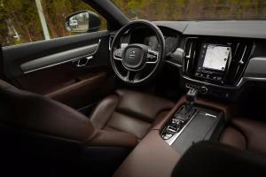 Grey Volvo V90 2018 in Jelgava, with an engine capacity of 2.00 L and mileage of 187 thousand km for 15000 €, photo 9 on AUTOMOTO.COM.LV