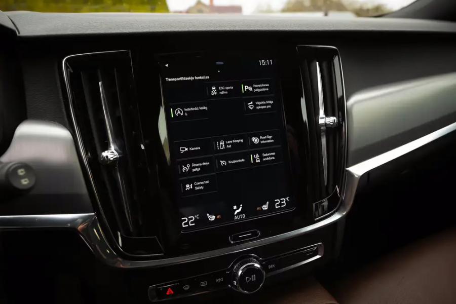 Grey Volvo V90 2018 in Jelgava, with an engine capacity of 2.00 L and mileage of 187 thousand km for 15000 €, photo 16 on AUTOMOTO.COM.LV