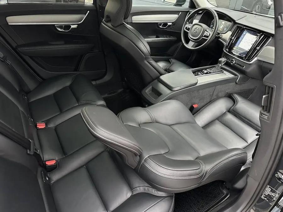 Pelēks Volvo V90 2018 Jelgava, ar dzinēja tilpumu 2.00 L un nobraukumu 220 tūkst. km par 18300 €, foto 15 vietnē AUTOMOTO.COM.LV