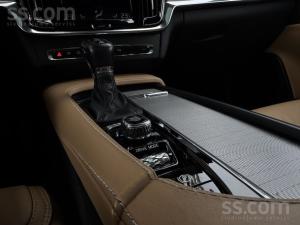 Pelēks Volvo V90 2018 Valmiera, ar dzinēja tilpumu 2.00 L un nobraukumu 208 tūkst. km par 17900 €, foto 20 vietnē AUTOMOTO.COM.LV