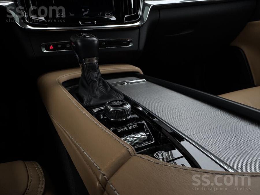 Pelēks Volvo V90 2018 Valmiera, ar dzinēja tilpumu 2.00 L un nobraukumu 208 tūkst. km par 17900 €, foto 20 vietnē AUTOMOTO.COM.LV