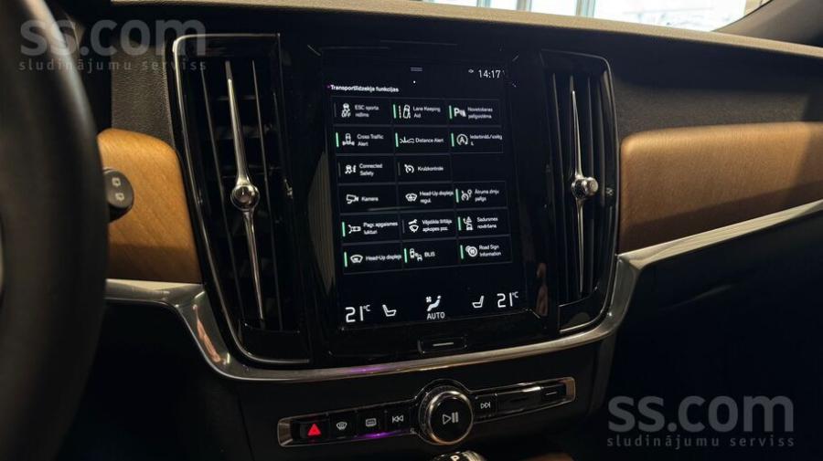 Grey Volvo V90 2018 in Riga, with an engine capacity of 2.00 L and mileage of 196 thousand km for 16990 €, photo 17 on AUTOMOTO.COM.LV