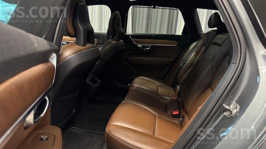 Grey Volvo V90 2018 in Riga, with an engine capacity of 2.00 L and mileage of 196 thousand km for 16990 €, photo 24 on AUTOMOTO.COM.LV