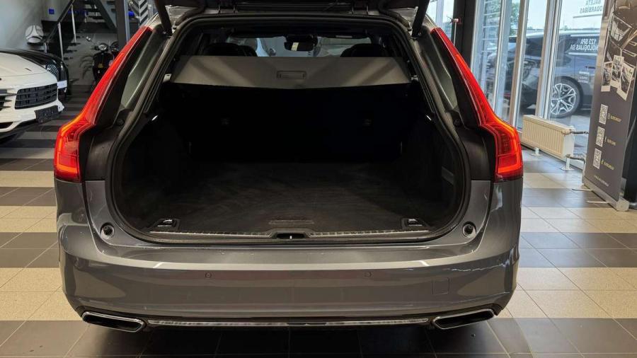Pelēks Volvo V90 2018 Rīga, ar dzinēja tilpumu 2.00 L un nobraukumu 196 tūkst. km par 16990 €, foto 8 vietnē AUTOMOTO.COM.LV