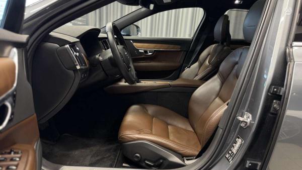 Pelēks Volvo V90 2018 Rīga, ar dzinēja tilpumu 2.00 L un nobraukumu 196 tūkst. km par 16990 €, foto 9 vietnē AUTOMOTO.COM.LV