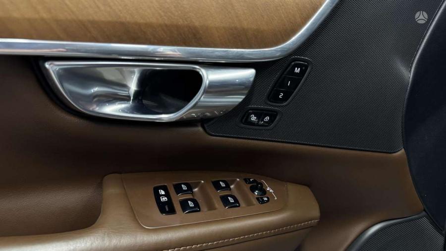 Pelēks Volvo V90 2018 Rīga, ar dzinēja tilpumu 2.00 L un nobraukumu 196 tūkst. km par 16990 €, foto 13 vietnē AUTOMOTO.COM.LV
