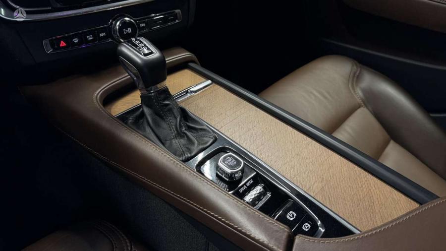 Pelēks Volvo V90 2018 Rīga, ar dzinēja tilpumu 2.00 L un nobraukumu 196 tūkst. km par 16990 €, foto 15 vietnē AUTOMOTO.COM.LV