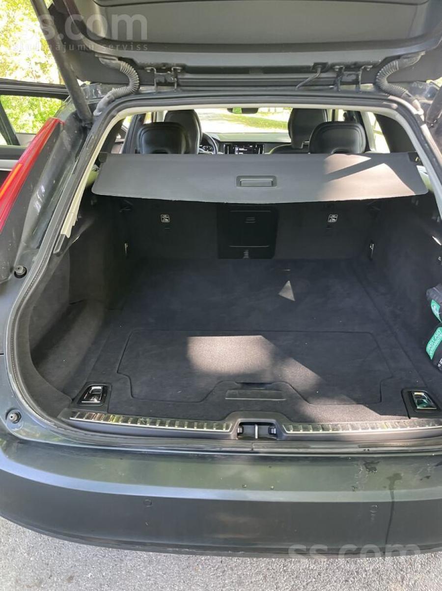 Grey Volvo V90 2018 in Liepaja, with an engine capacity of 2.00 L and mileage of 354 thousand km for 17300 €, photo 10 on AUTOMOTO.COM.LV