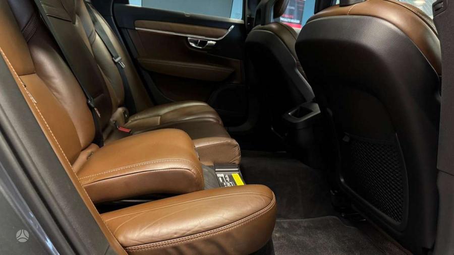 Grey Volvo V90 2018 in Riga, with an engine capacity of 2.00 L and mileage of 196 thousand km for 16990 €, photo 25 on AUTOMOTO.COM.LV