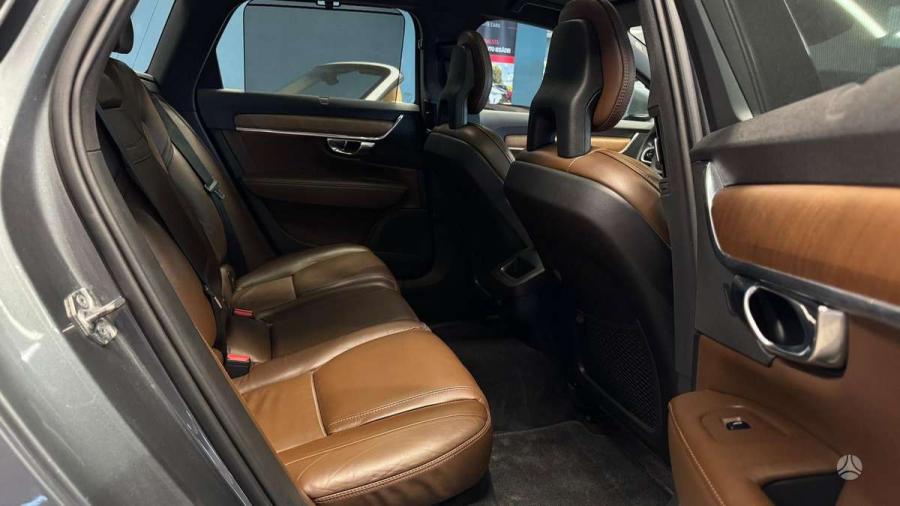 Grey Volvo V90 2018 in Riga, with an engine capacity of 2.00 L and mileage of 196 thousand km for 16990 €, photo 26 on AUTOMOTO.COM.LV