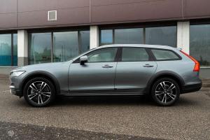 Grey Volvo V90 2018 in Vilnius, with an engine capacity of 1.97 L and mileage of 66 thousand km for 28000 €, photo 3 on AUTOMOTO.COM.LV