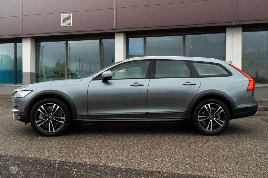 Grey Volvo V90 2018 in Vilnius, with an engine capacity of 1.97 L and mileage of 66 thousand km for 28000 €, photo 3 on AUTOMOTO.COM.LV