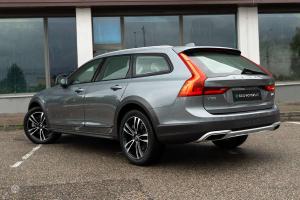 Grey Volvo V90 2018 in Vilnius, with an engine capacity of 1.97 L and mileage of 66 thousand km for 28000 €, photo 4 on AUTOMOTO.COM.LV