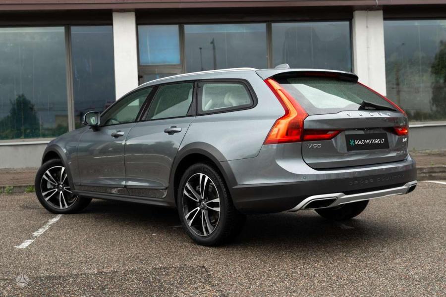 Grey Volvo V90 2018 in Vilnius, with an engine capacity of 1.97 L and mileage of 66 thousand km for 28000 €, photo 4 on AUTOMOTO.COM.LV
