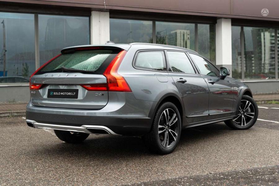 Grey Volvo V90 2018 in Vilnius, with an engine capacity of 1.97 L and mileage of 66 thousand km for 28000 €, photo 5 on AUTOMOTO.COM.LV