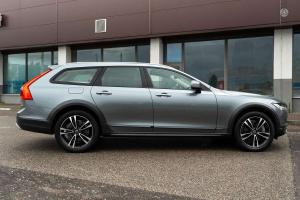 Grey Volvo V90 2018 in Vilnius, with an engine capacity of 1.97 L and mileage of 66 thousand km for 28000 €, photo 6 on AUTOMOTO.COM.LV