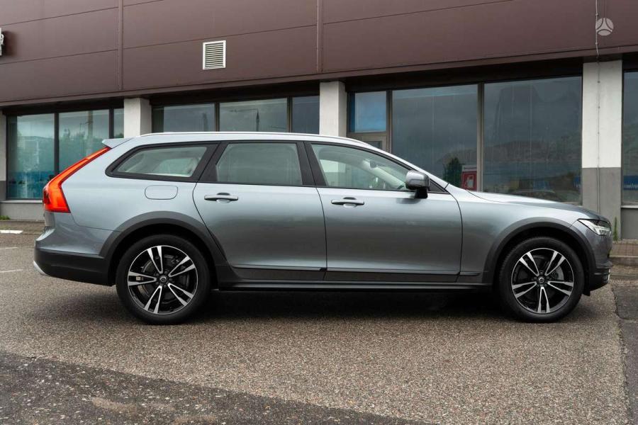 Grey Volvo V90 2018 in Vilnius, with an engine capacity of 1.97 L and mileage of 66 thousand km for 28000 €, photo 6 on AUTOMOTO.COM.LV