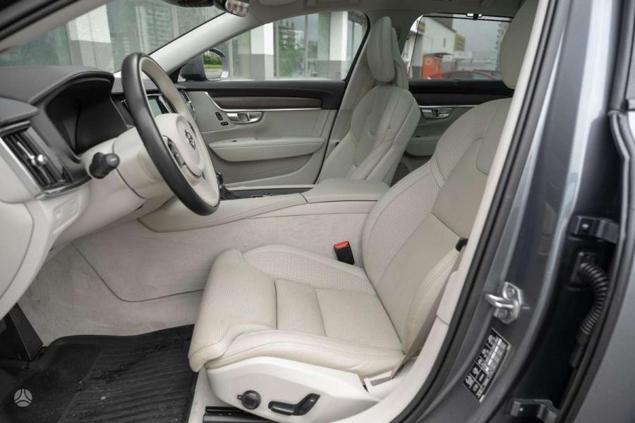 Grey Volvo V90 2018 in Vilnius, with an engine capacity of 1.97 L and mileage of 66 thousand km for 28000 €, photo 10 on AUTOMOTO.COM.LV