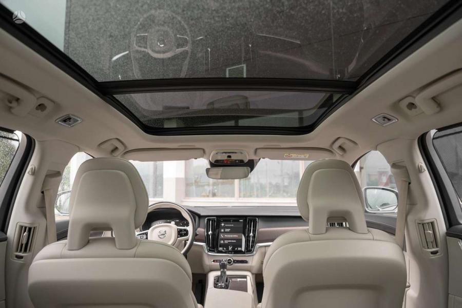 Grey Volvo V90 2018 in Vilnius, with an engine capacity of 1.97 L and mileage of 66 thousand km for 28000 €, photo 14 on AUTOMOTO.COM.LV