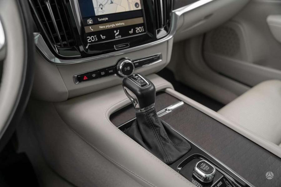 Grey Volvo V90 2018 in Vilnius, with an engine capacity of 1.97 L and mileage of 66 thousand km for 28000 €, photo 27 on AUTOMOTO.COM.LV