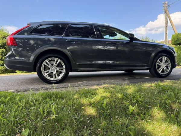 Pelēks Volvo V90 2018 Alīta, ar dzinēja tilpumu 1.97 L un nobraukumu 283 tūkst. km par 16799 €, foto 1 vietnē AUTOMOTO.COM.LV