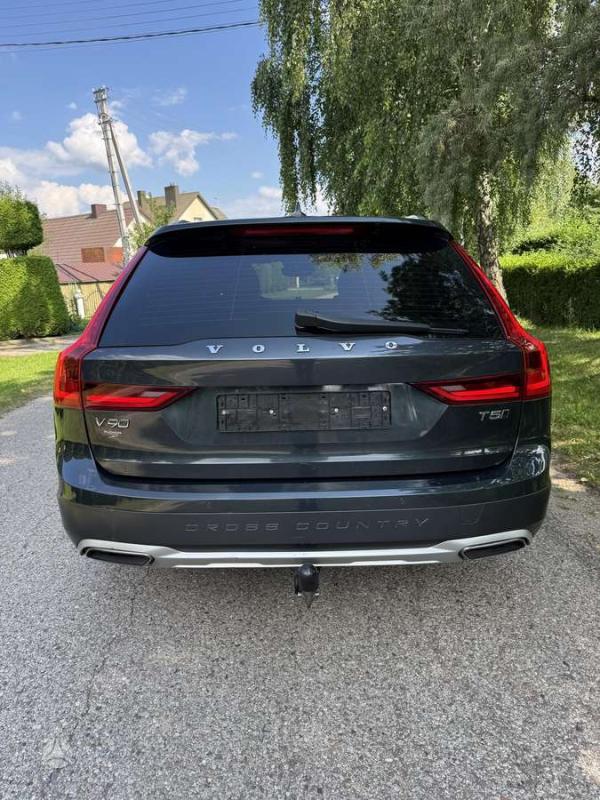 Pelēks Volvo V90 2018 Alīta, ar dzinēja tilpumu 1.97 L un nobraukumu 283 tūkst. km par 16799 €, foto 10 vietnē AUTOMOTO.COM.LV