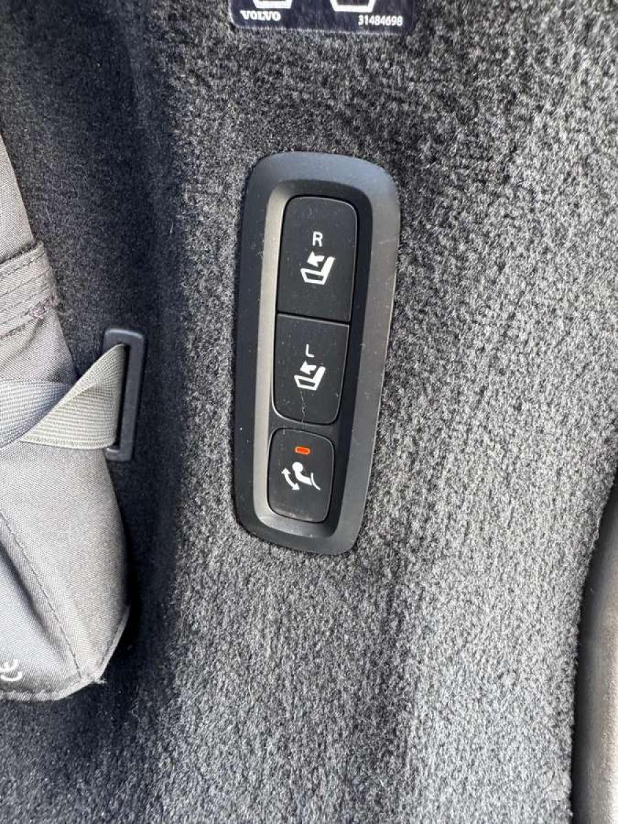 Grey Volvo V90 2018 in Alytus, with an engine capacity of 1.97 L and mileage of 283 thousand km for 16799 €, photo 24 on AUTOMOTO.COM.LV