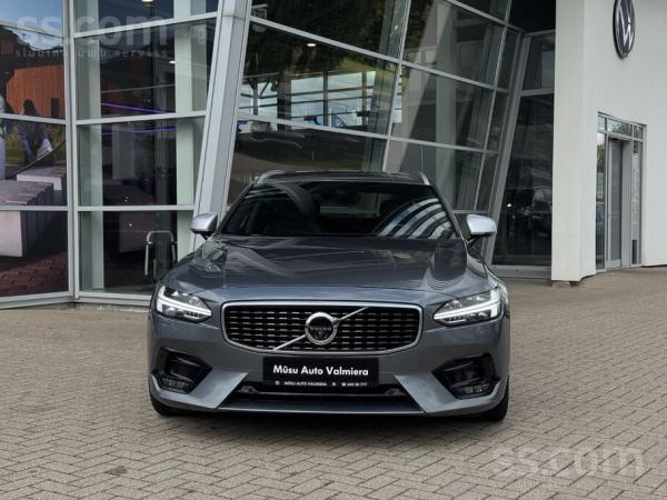 Grey Volvo V90 2018 in Valmiera, with an engine capacity of 2.00 L and mileage of 183 thousand km for 22500 €, photo 2 on AUTOMOTO.COM.LV