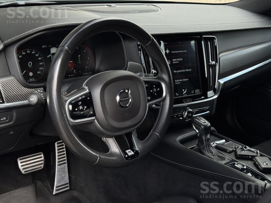 Grey Volvo V90 2018 in Valmiera, with an engine capacity of 2.00 L and mileage of 183 thousand km for 22500 €, photo 9 on AUTOMOTO.COM.LV