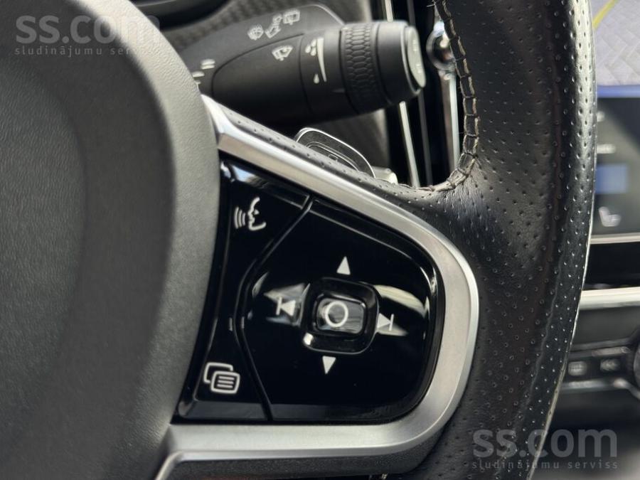 Grey Volvo V90 2018 in Valmiera, with an engine capacity of 2.00 L and mileage of 183 thousand km for 22500 €, photo 12 on AUTOMOTO.COM.LV