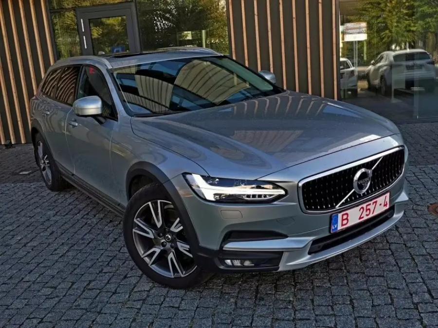 Grey Volvo V90 2018 in Riga, with an engine capacity of 2.00 L and mileage of 176 thousand km for 27500 €, photo 5 on AUTOMOTO.COM.LV