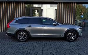Grey Volvo V90 2018 in Riga, with an engine capacity of 2.00 L and mileage of 176 thousand km for 27500 €, photo 6 on AUTOMOTO.COM.LV
