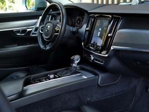 Grey Volvo V90 2018 in Riga, with an engine capacity of 2.00 L and mileage of 176 thousand km for 27500 €, photo 14 on AUTOMOTO.COM.LV