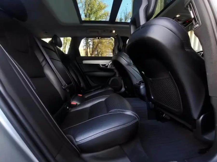 Grey Volvo V90 2018 in Riga, with an engine capacity of 2.00 L and mileage of 176 thousand km for 27500 €, photo 15 on AUTOMOTO.COM.LV