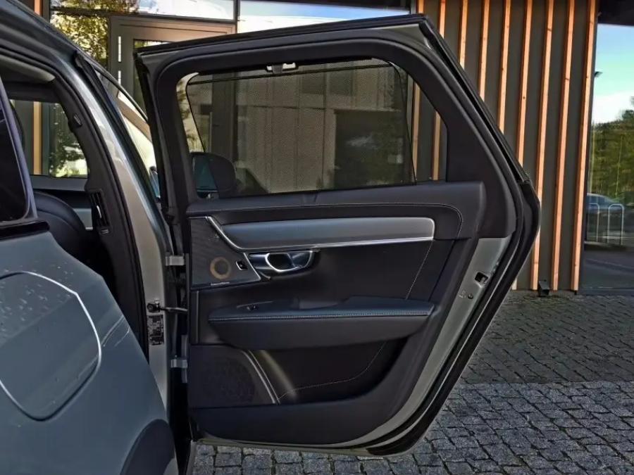 Grey Volvo V90 2018 in Riga, with an engine capacity of 2.00 L and mileage of 176 thousand km for 27500 €, photo 18 on AUTOMOTO.COM.LV