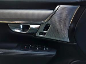 Grey Volvo V90 2018 in Riga, with an engine capacity of 2.00 L and mileage of 176 thousand km for 27500 €, photo 19 on AUTOMOTO.COM.LV