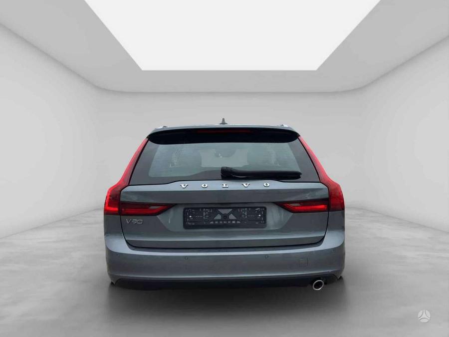 Grey Volvo V90 2018 in Kaunas, with an engine capacity of 2.00 L and mileage of 304 thousand km for 14290 €, photo 6 on AUTOMOTO.COM.LV