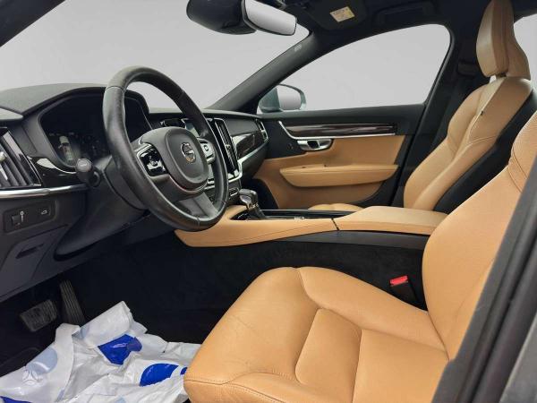 Grey Volvo V90 2018 in Kaunas, with an engine capacity of 2.00 L and mileage of 304 thousand km for 14290 €, photo 9 on AUTOMOTO.COM.LV
