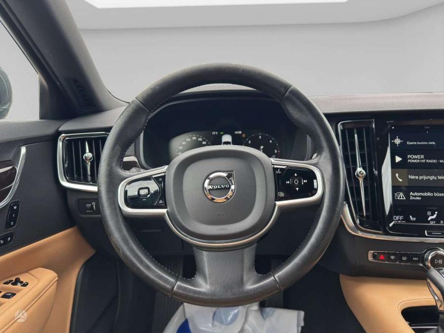Grey Volvo V90 2018 in Kaunas, with an engine capacity of 2.00 L and mileage of 304 thousand km for 14290 €, photo 11 on AUTOMOTO.COM.LV
