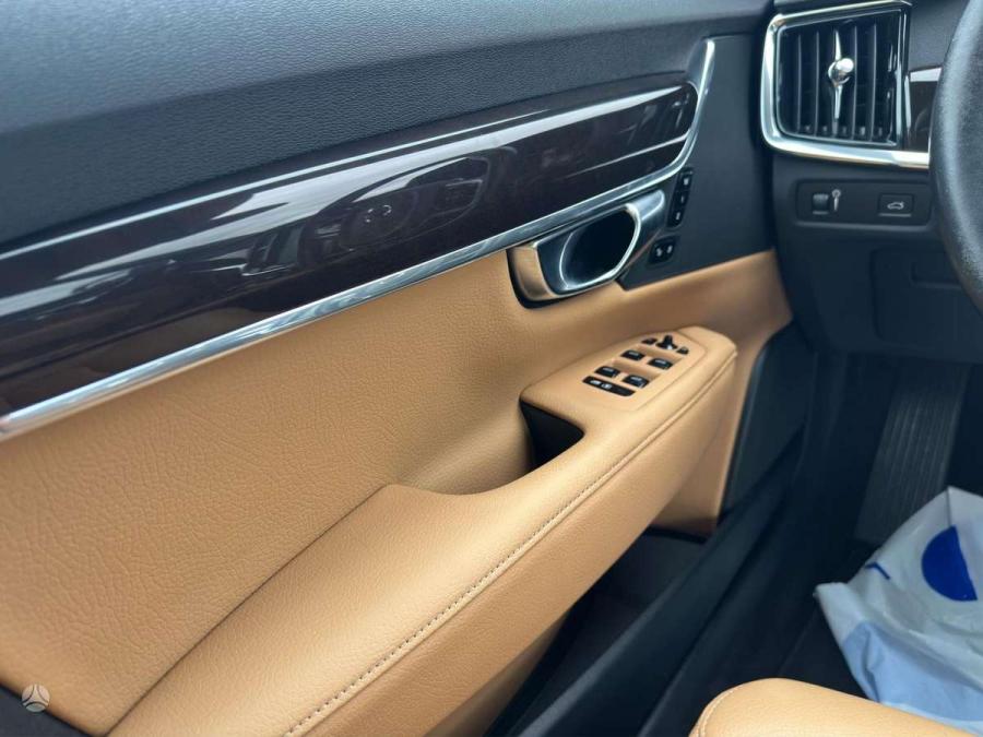 Grey Volvo V90 2018 in Kaunas, with an engine capacity of 2.00 L and mileage of 304 thousand km for 14290 €, photo 12 on AUTOMOTO.COM.LV