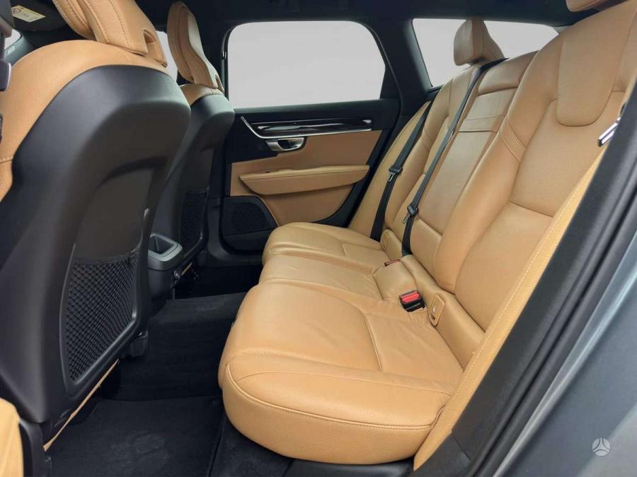 Grey Volvo V90 2018 in Kaunas, with an engine capacity of 2.00 L and mileage of 304 thousand km for 14290 €, photo 13 on AUTOMOTO.COM.LV