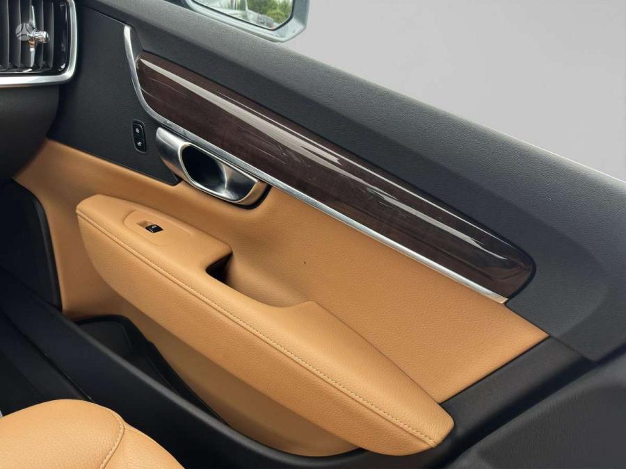 Grey Volvo V90 2018 in Kaunas, with an engine capacity of 2.00 L and mileage of 304 thousand km for 14290 €, photo 17 on AUTOMOTO.COM.LV