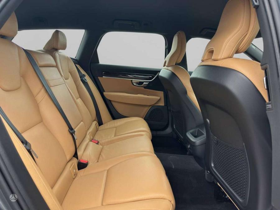 Grey Volvo V90 2018 in Kaunas, with an engine capacity of 2.00 L and mileage of 304 thousand km for 14290 €, photo 19 on AUTOMOTO.COM.LV