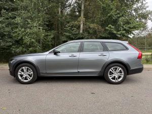 Pelēks Volvo V90 2018 Viļņa, ar dzinēja tilpumu 1.97 L un nobraukumu 220 tūkst. km par 18777 €, foto  vietnē AUTOMOTO.COM.LV