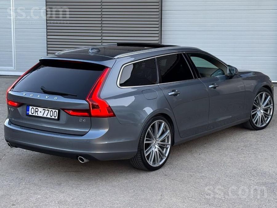 Grey Volvo V90 2018 in Riga, with an engine capacity of 2.00 L and mileage of 235 thousand km for 17200 €, photo 3 on AUTOMOTO.COM.LV