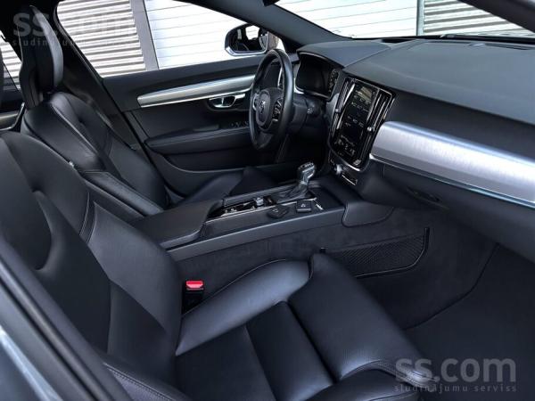 Grey Volvo V90 2018 in Riga, with an engine capacity of 2.00 L and mileage of 235 thousand km for 17200 €, photo 7 on AUTOMOTO.COM.LV
