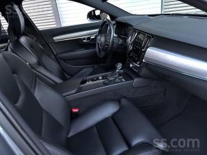 Grey Volvo V90 2018 in Riga, with an engine capacity of 2.00 L and mileage of 235 thousand km for 17200 €, photo 8 on AUTOMOTO.COM.LV